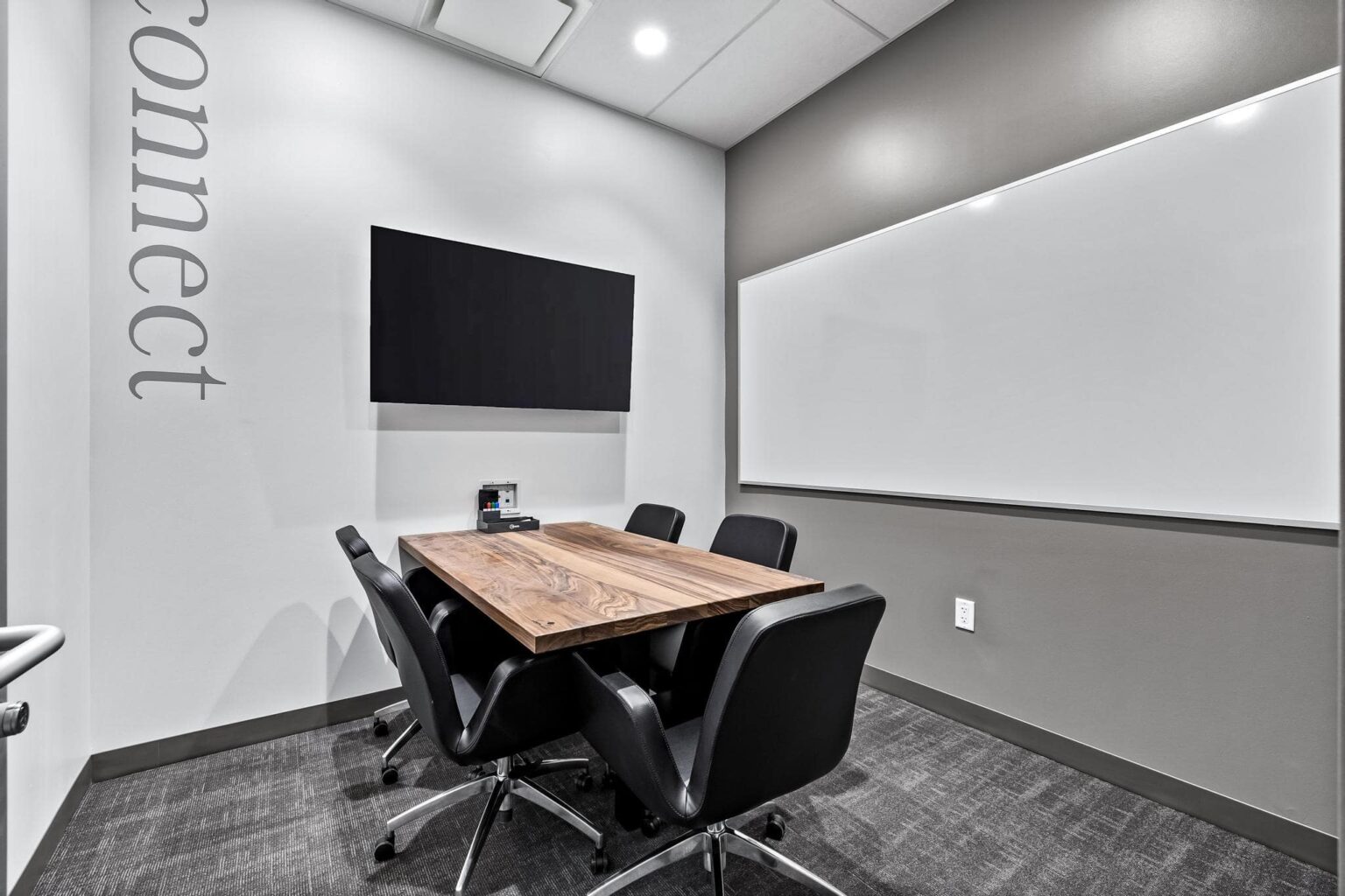 #6 Connect - Meeting Room at Roam Grandscape